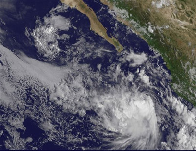 Miles de damnificados por paso de Frank en México