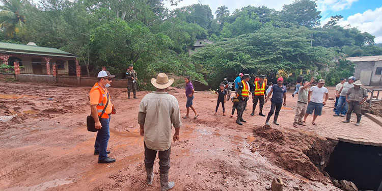 Río Gila se desborda y arrasa con calles, puentes y 36 casas – Diario ...