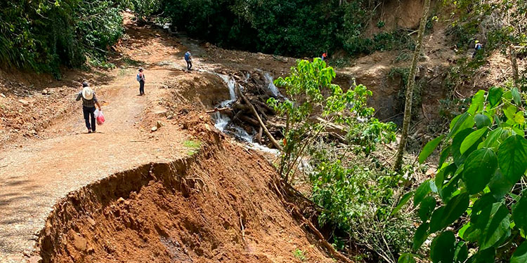 Río Gila se desborda y arrasa con calles, puentes y 36 casas – Diario ...