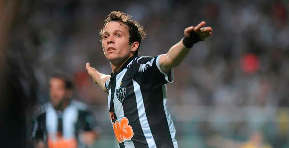 El extremo Bernard firma contrato con el Atlético Mineiro de Brasil
