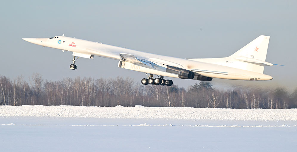 Putin vuela en un bombardero estratégico Tu-160M