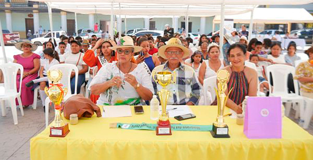 Colorido y atractivo desarrollo del Festival del Vino de Coyol