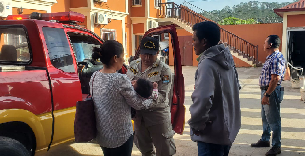 Rescatan a bebé desaparecido, abandonado en solar baldío de Siguatepeque