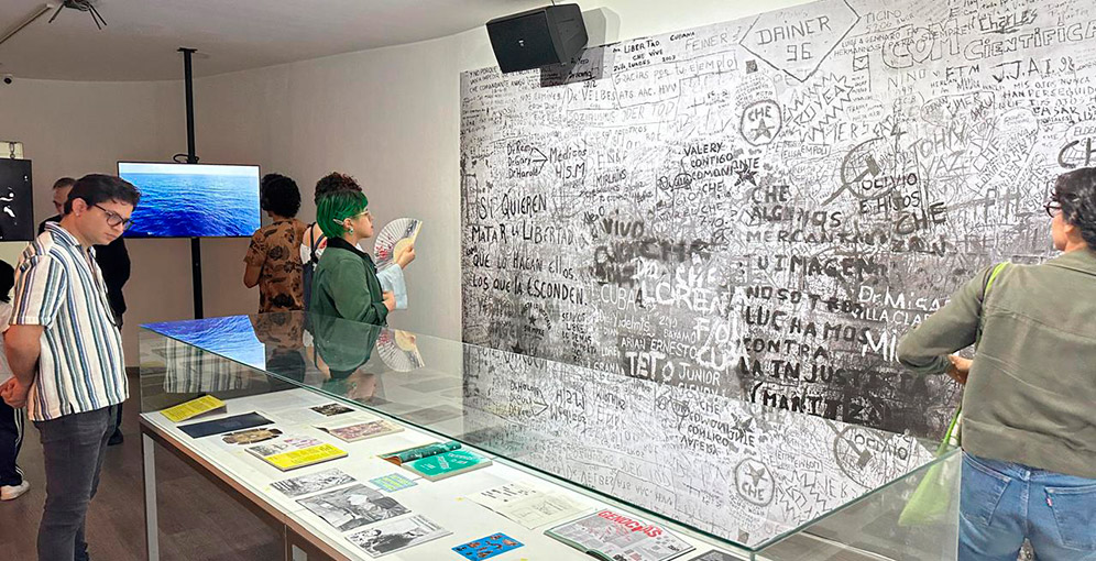 EXPOSICIÓN COLECTIVA: “De vez en cuando camino al revés”