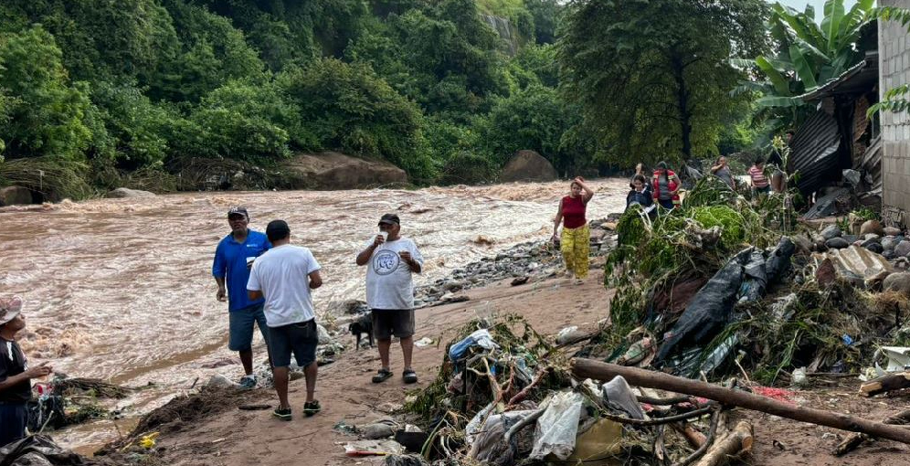 Río Choluteca causa estragos en colonia de la capital