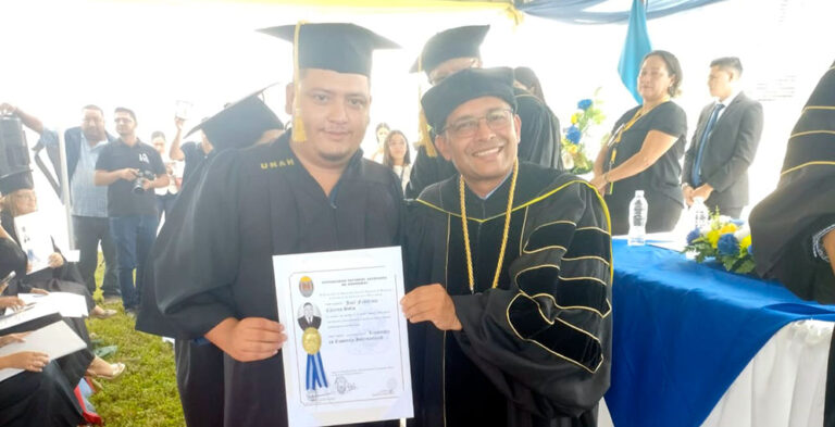 CURNO gradúa a 55 nuevos profesionales