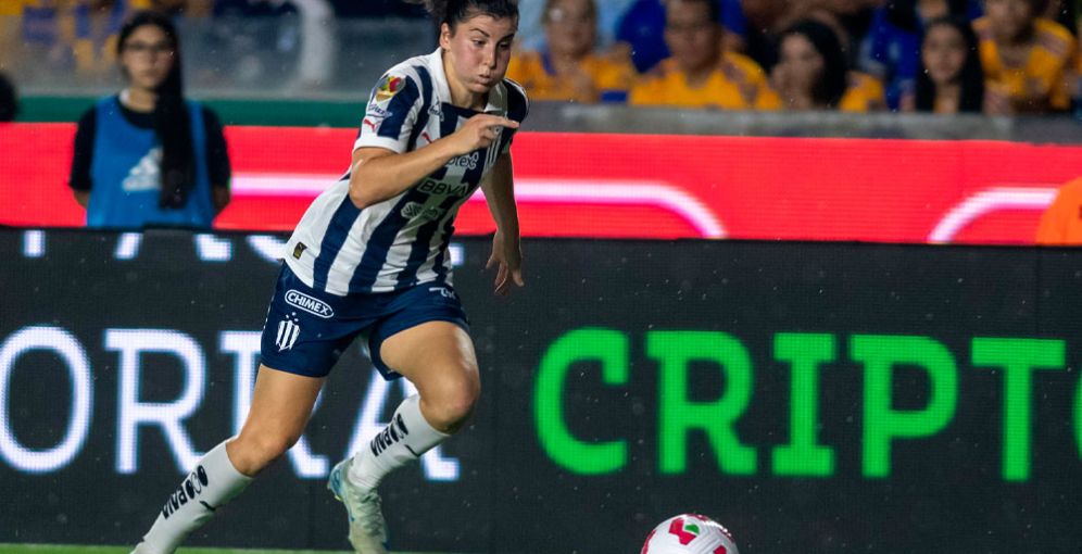 Monterrey golea y pone un pie en la final