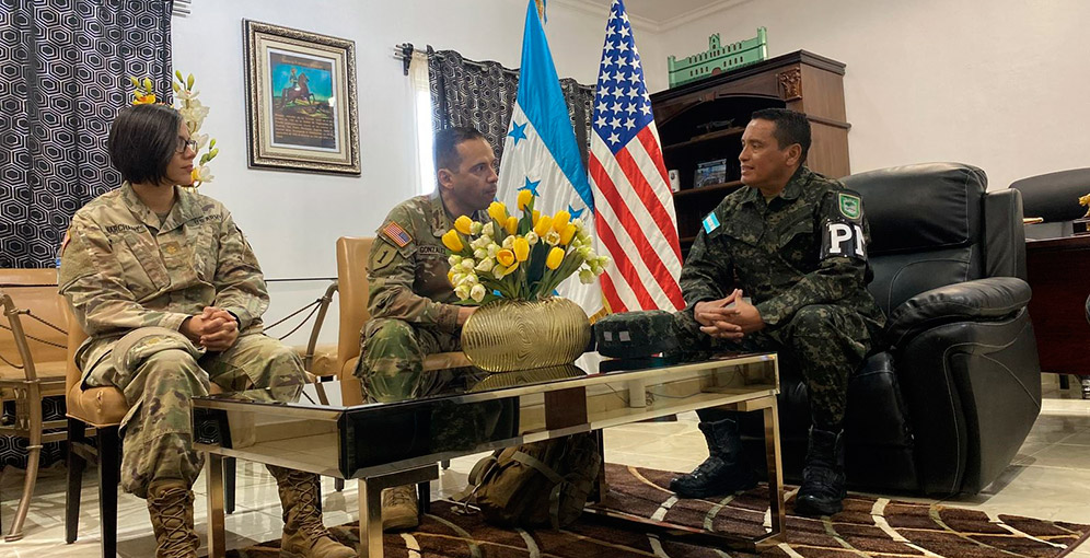 Agregado militar de EE. UU. visita comando de la PMOP