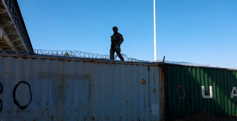 Así se vive en Eagle Pass, la frontera militarizada de Texas