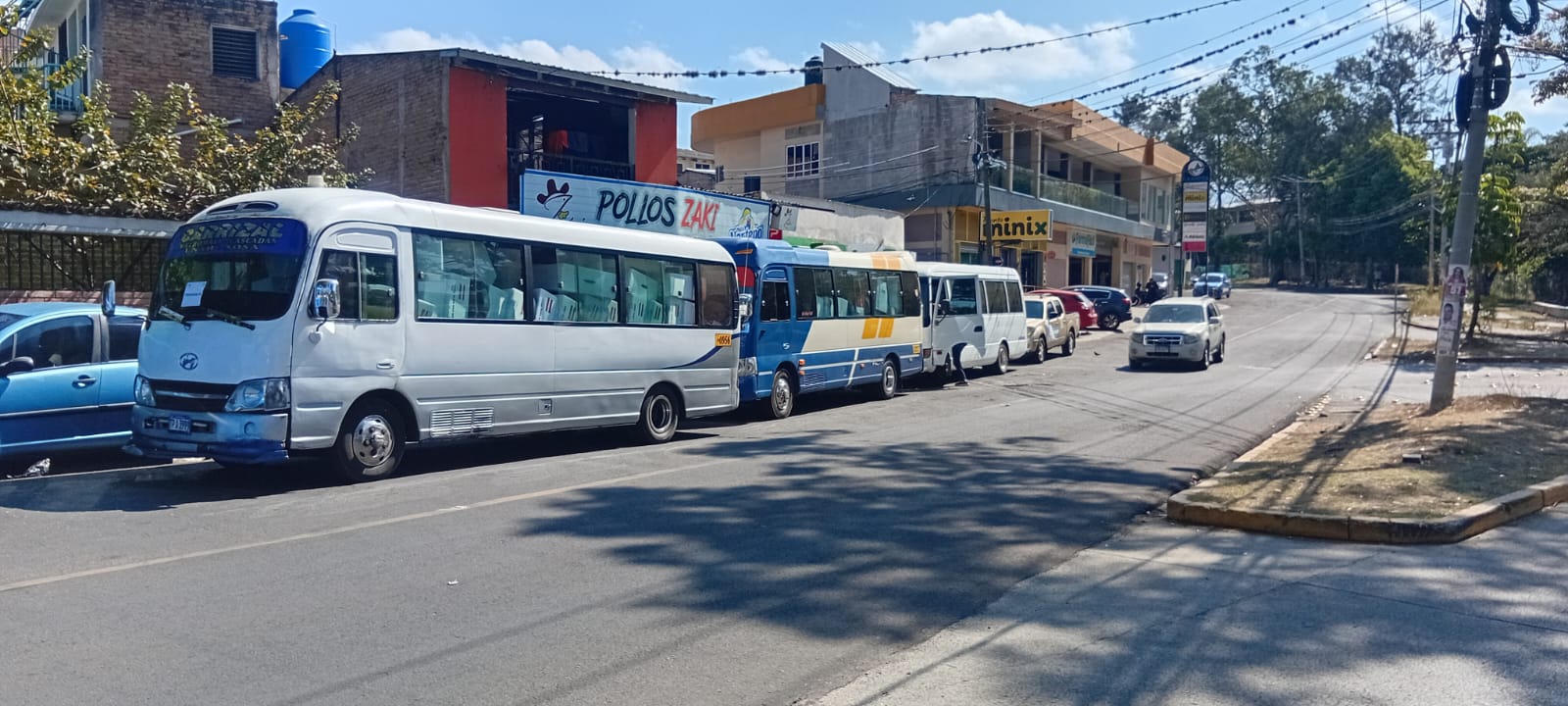 Buses del transporte urbano trasladan maletas electorales en la capital ...