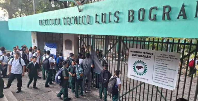 Estudiantes se toman el Técnico Luis Bográn