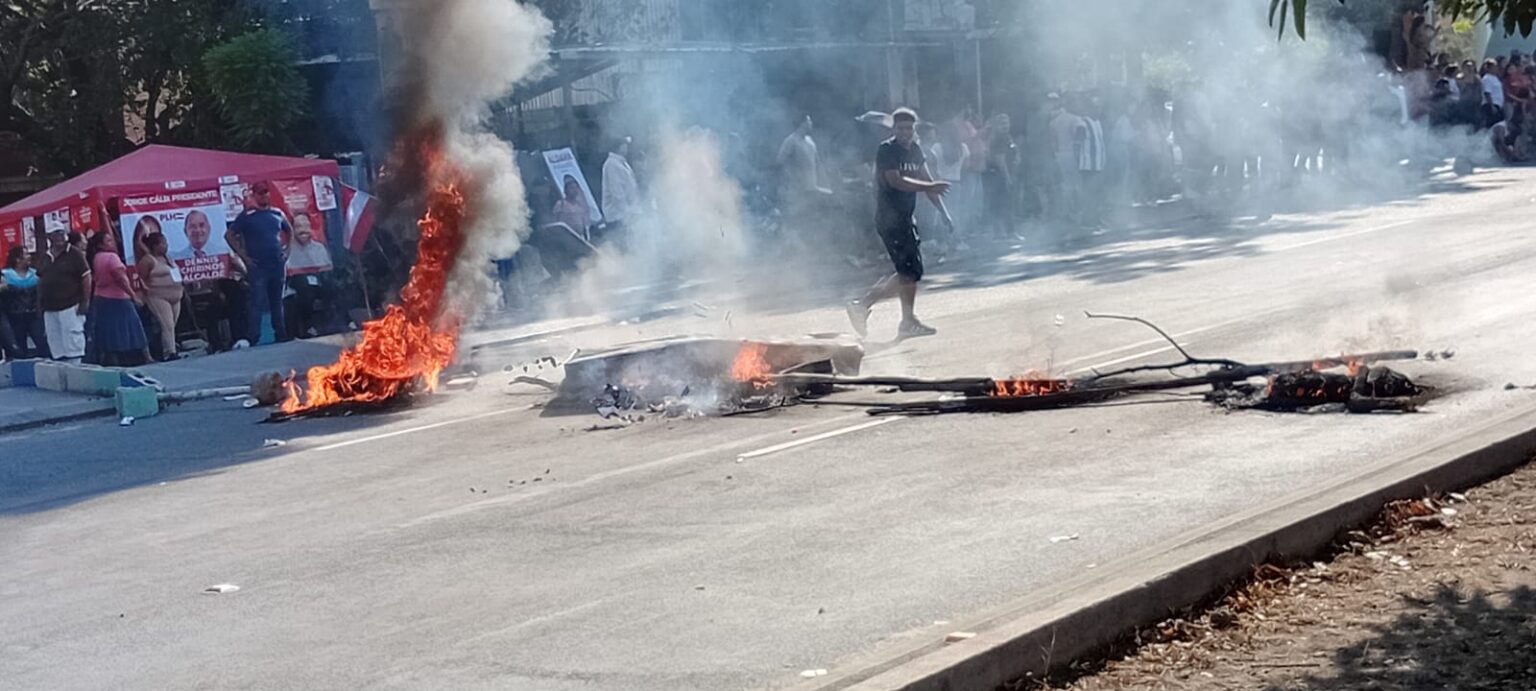 Protestas en Las Brisas por falta de urnas en centros de votación