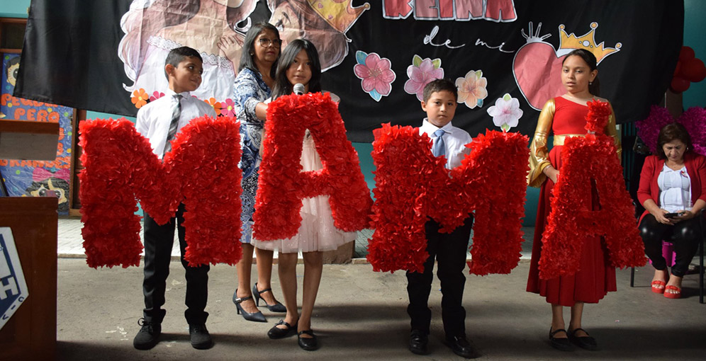 Alegres festejos del Día de las Madres dinamizan economía