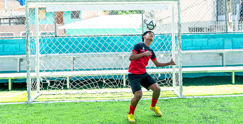 Presidenta inaugura la cancha 74 en la colonia Divanna