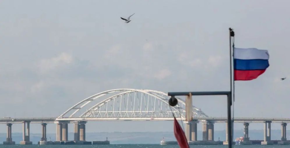 Rusia cierra el puente de Crimea tras explosiones en Kerch