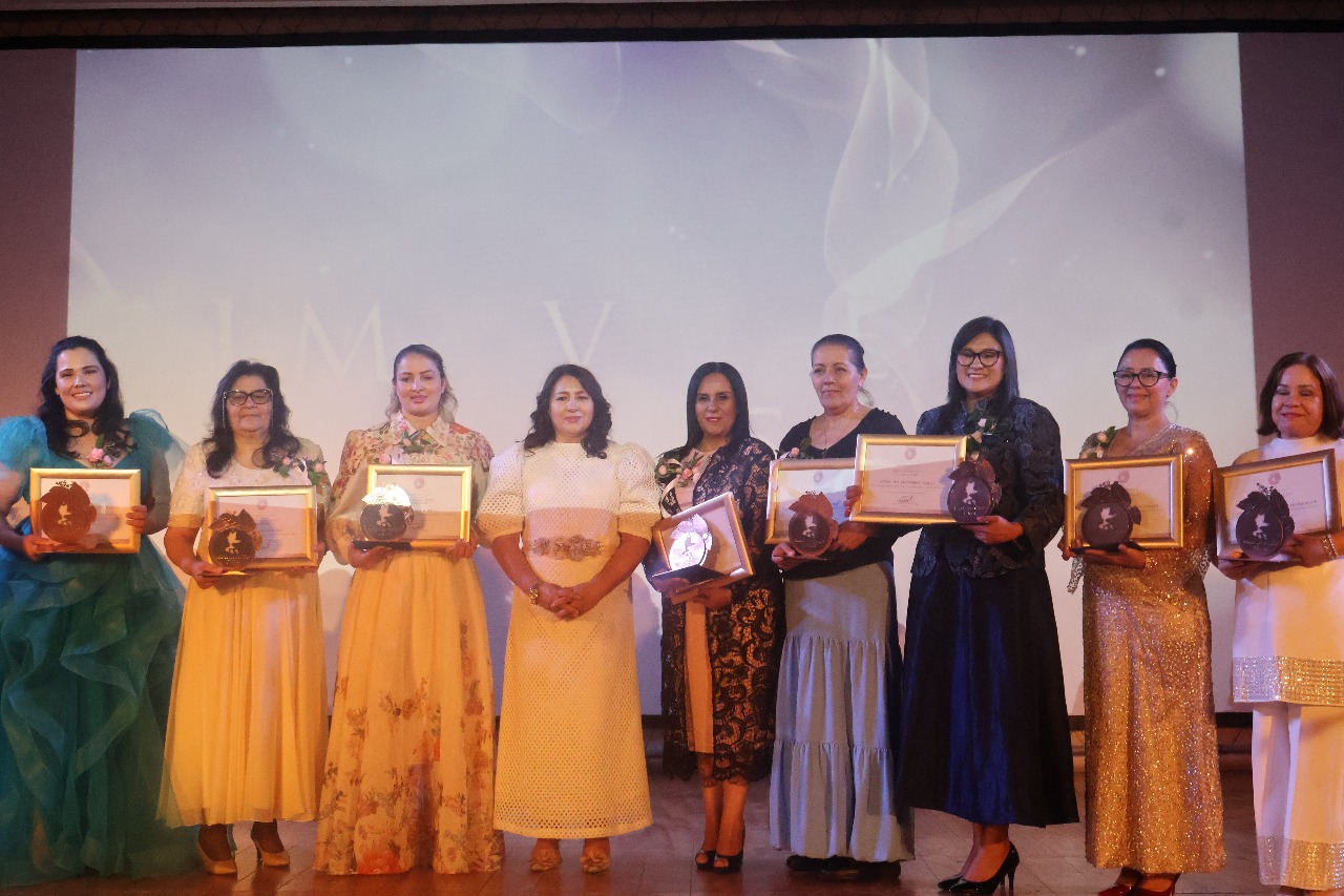 Sua Martínez Recibe Presea Internacional “Alma Valiente 2025” por su ...