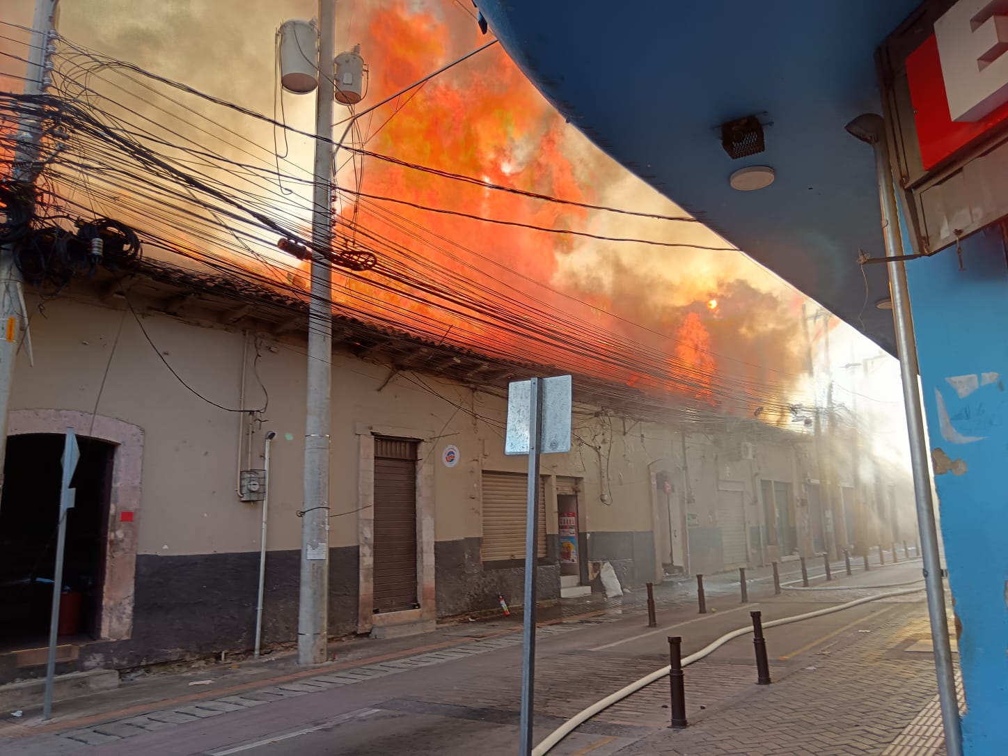 Fuga de gas provoca voraz incendio en el centro de Tegucigalpa