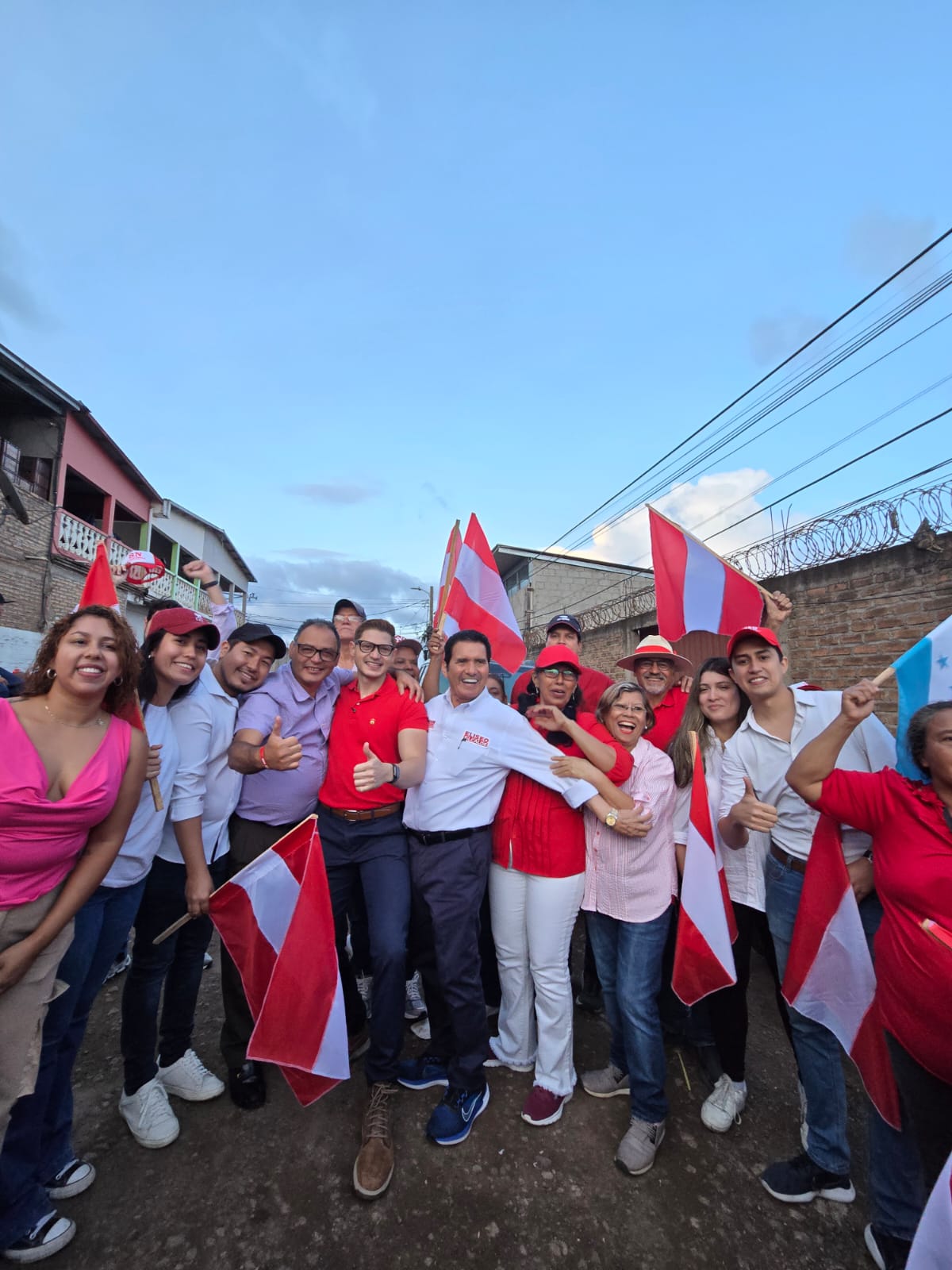 Distrito 8 se consolida como bastión liberal con multitudinaria caminata