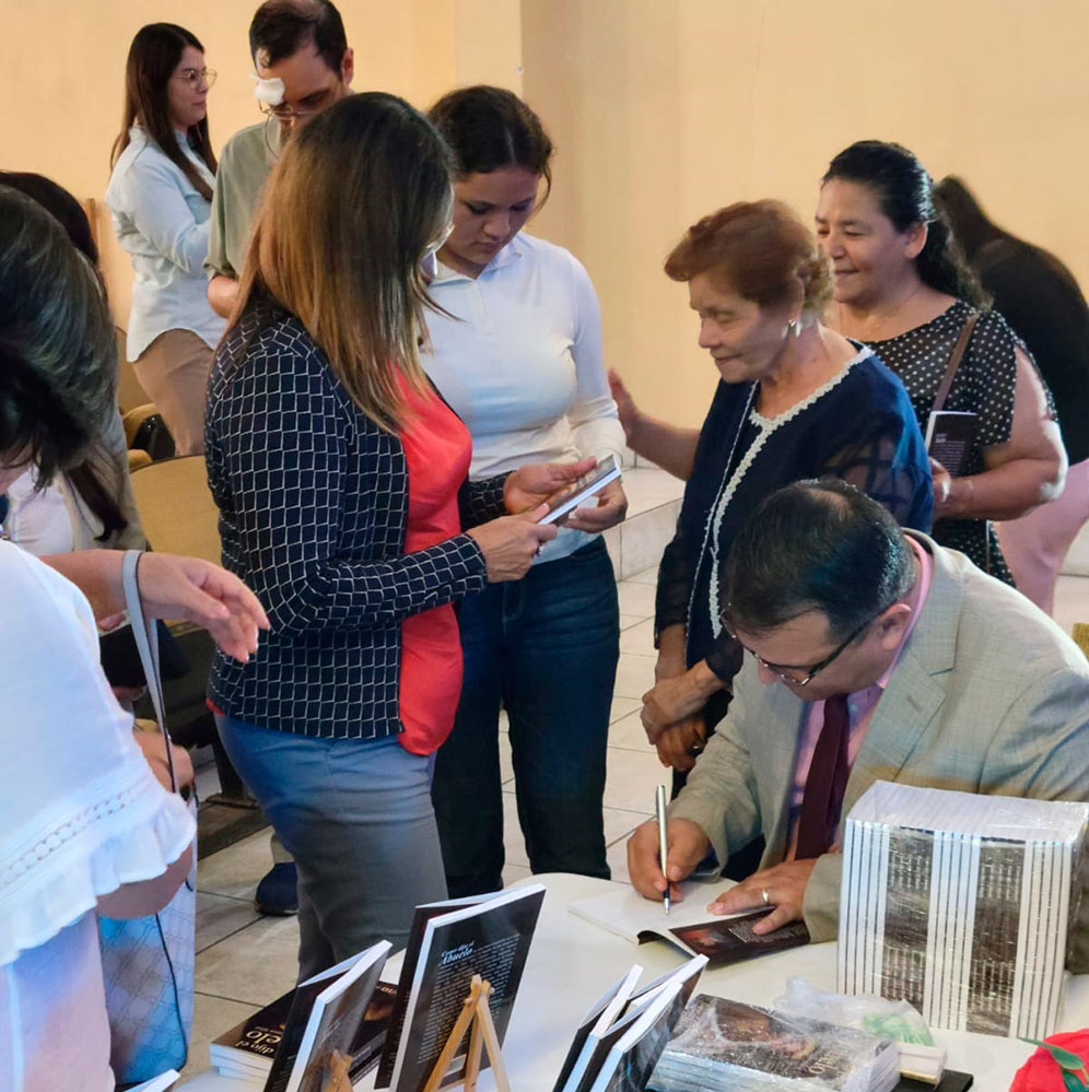 COMO DIJO EL ABUELO: David Alexis Paz presenta su primer libro
