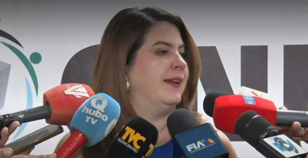 Cossette López: FF. AA. tienen que honrar su juramento a la patria