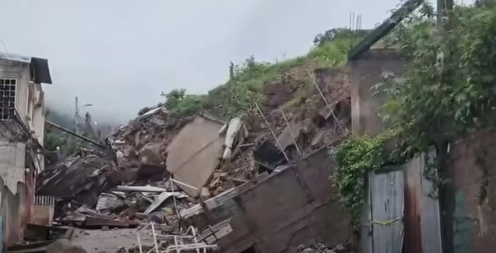 Nuevo derrumbe en colonia El Reparto deja escenas de angustia y ...