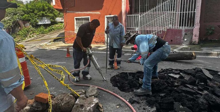 Calle principal del barrio Casamata sin paso por socavón