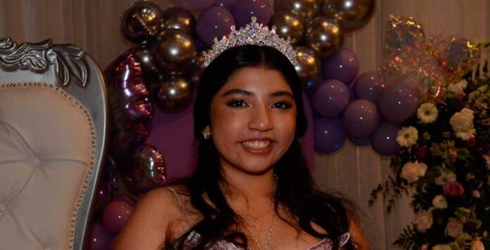 La alegría de Andrea Fúnez al cumplir 15 años de vida