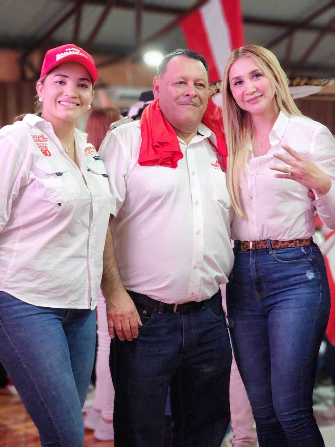 Sarahí Vásquez acompaña a Salvador Nasralla en cierres de campaña en el ...