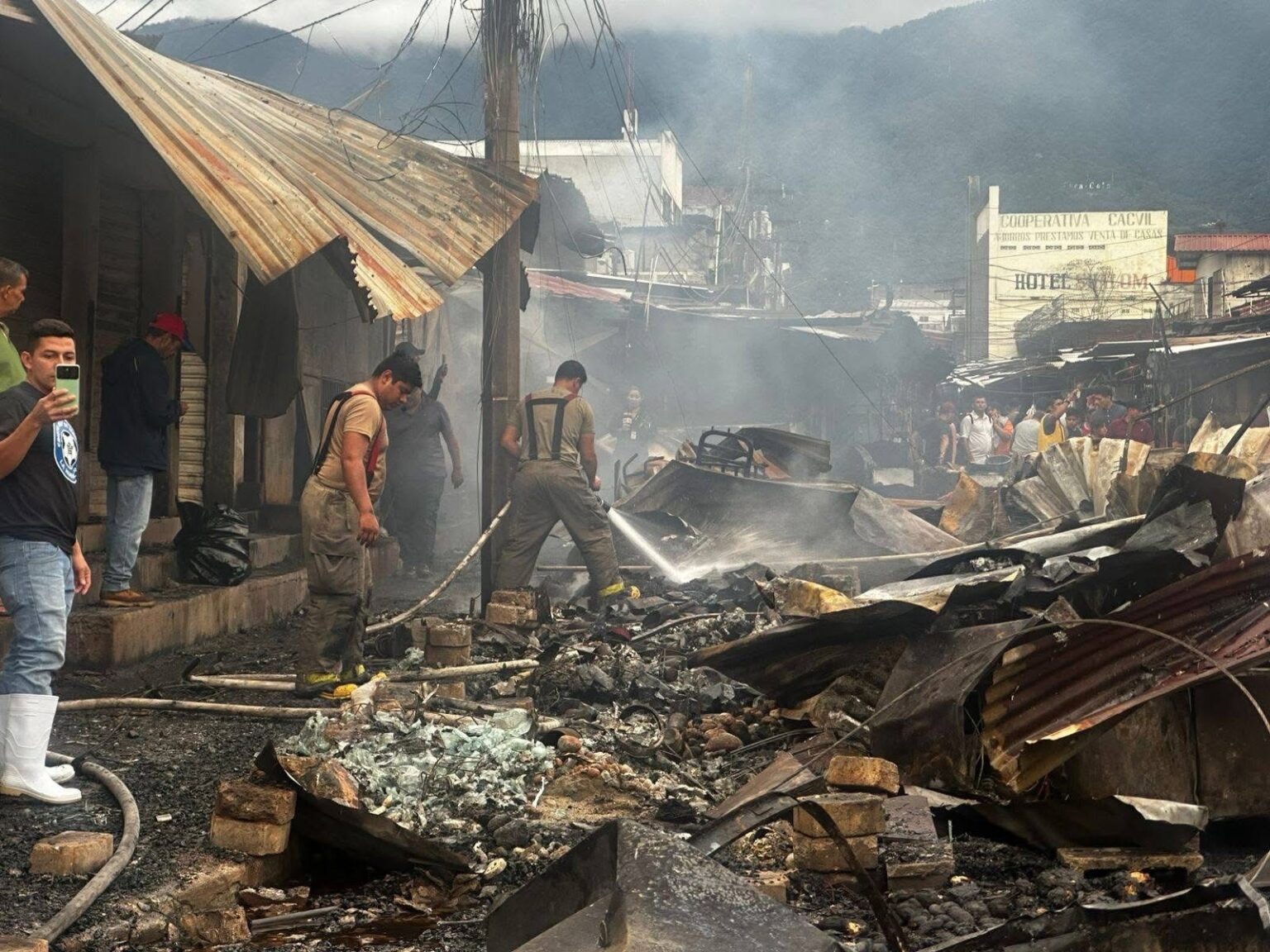 Imágenes revelan la devastación en mercado Medina de San Pedro Sula ...
