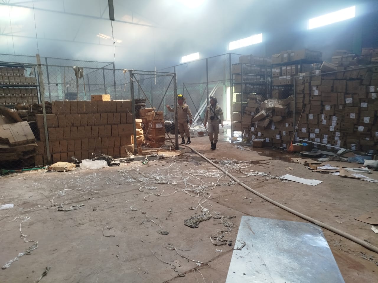 Bomberos controlan incendio en bodegas del INM en la capital