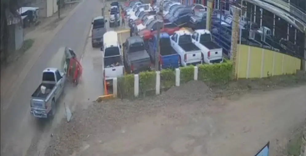 Cámaras captan accidente de mototaxi en Santa María del Real, Olancho ...