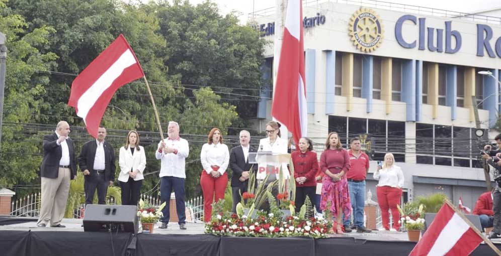 Gigante bandera y reconocimientos marcan aniversario del liberalismo ...