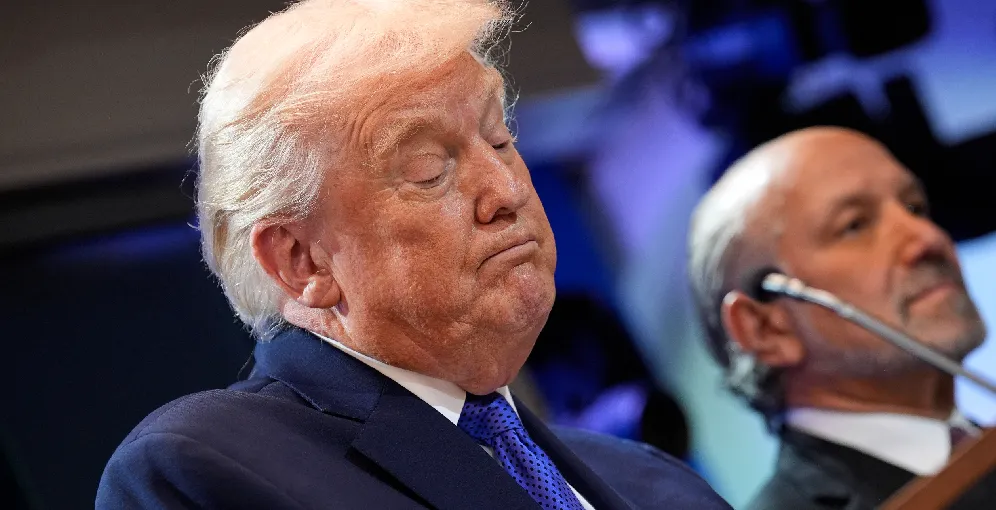 Trump firma orden para imponer nuevo arancel global del 10%