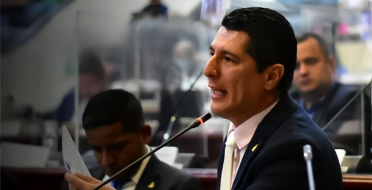 Hay listos 2 anteproyectos para un juicio político