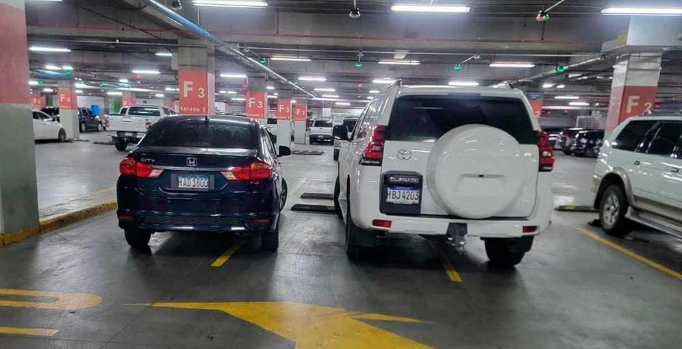 Proyecto de Ley busca regular cobro de parqueos