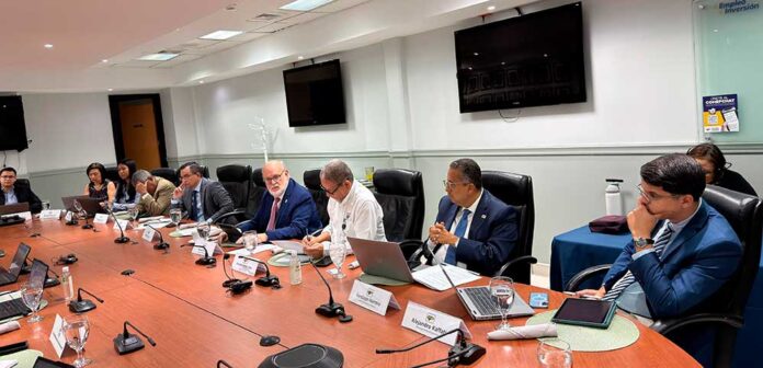 FMI concluye revisión económica con reunión junto a Nasry Asfura