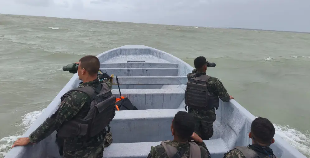 Fuerzas Armadas mantienen búsqueda de tres pescadores desaparecidos en ...