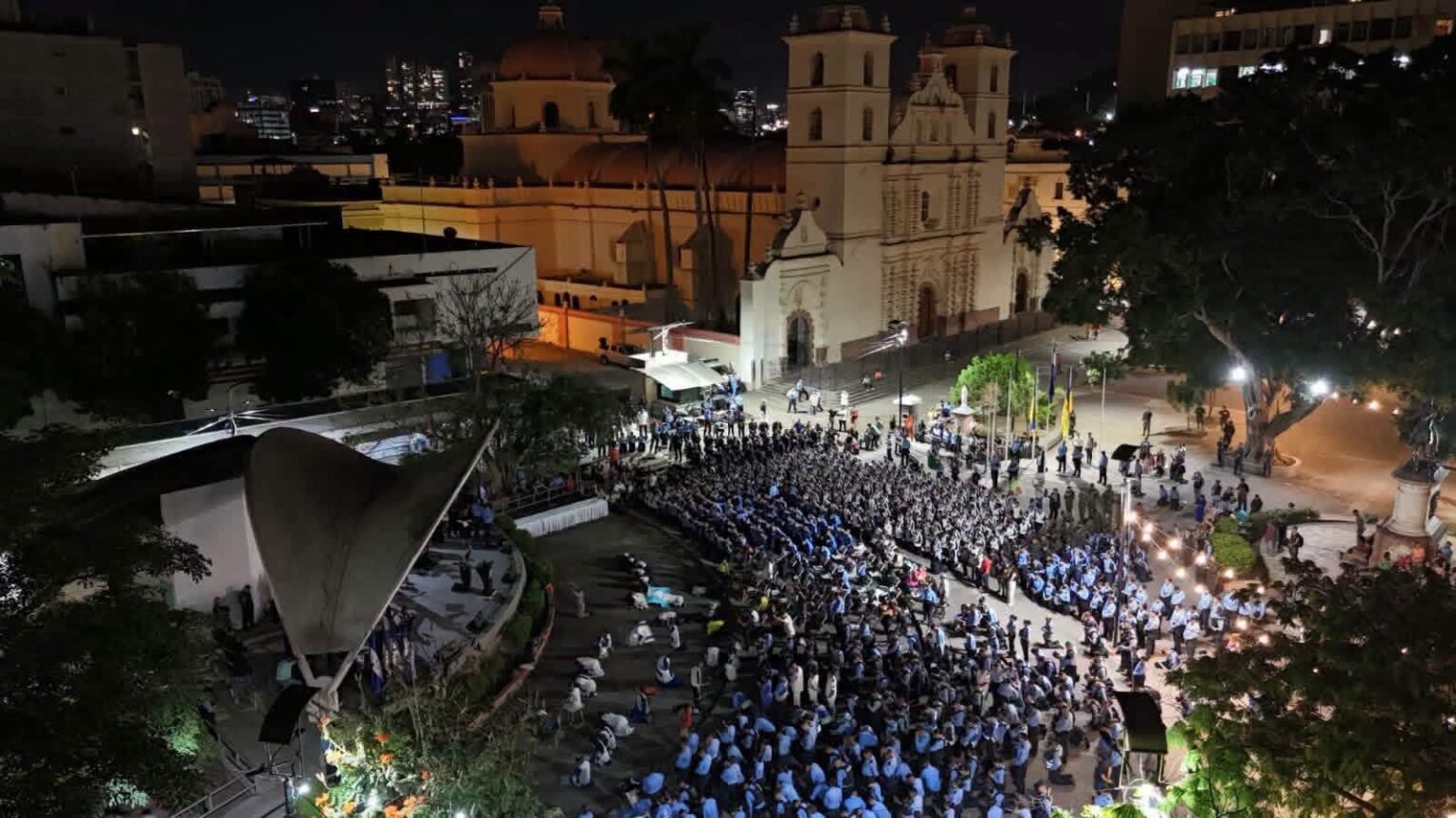 Policía Nacional realiza jornada de oración por la paz y seguridad de ...