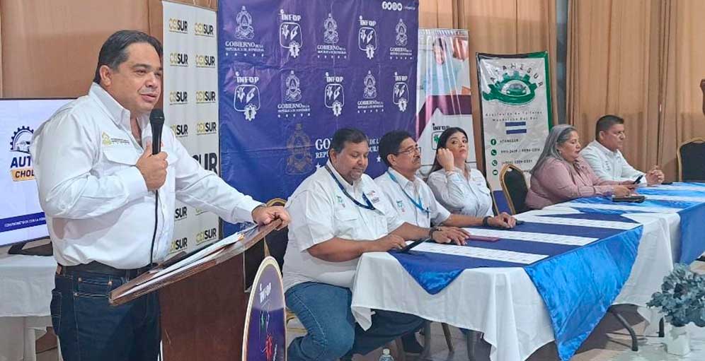 Sureños reciben certificados como mecánicos profesionales