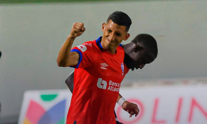 José Mario Pinto no llega por “billete” a Costa Rica